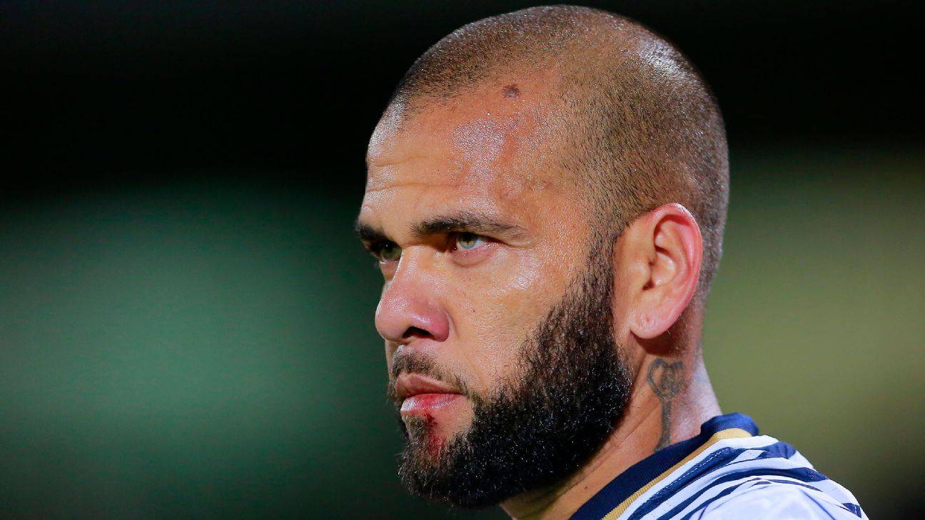 VÍDEO: Daniel Alves Canta Música Gospel E Tenta Reaproximação Com ...